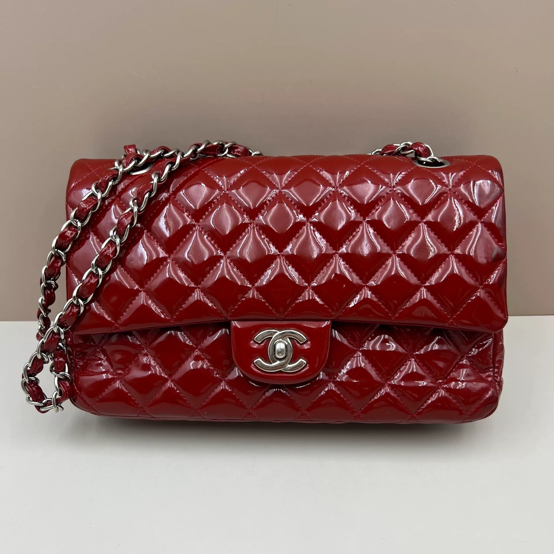 Сумка кросс-боди Chanel Classic Double Flap medium, красный — фото 1