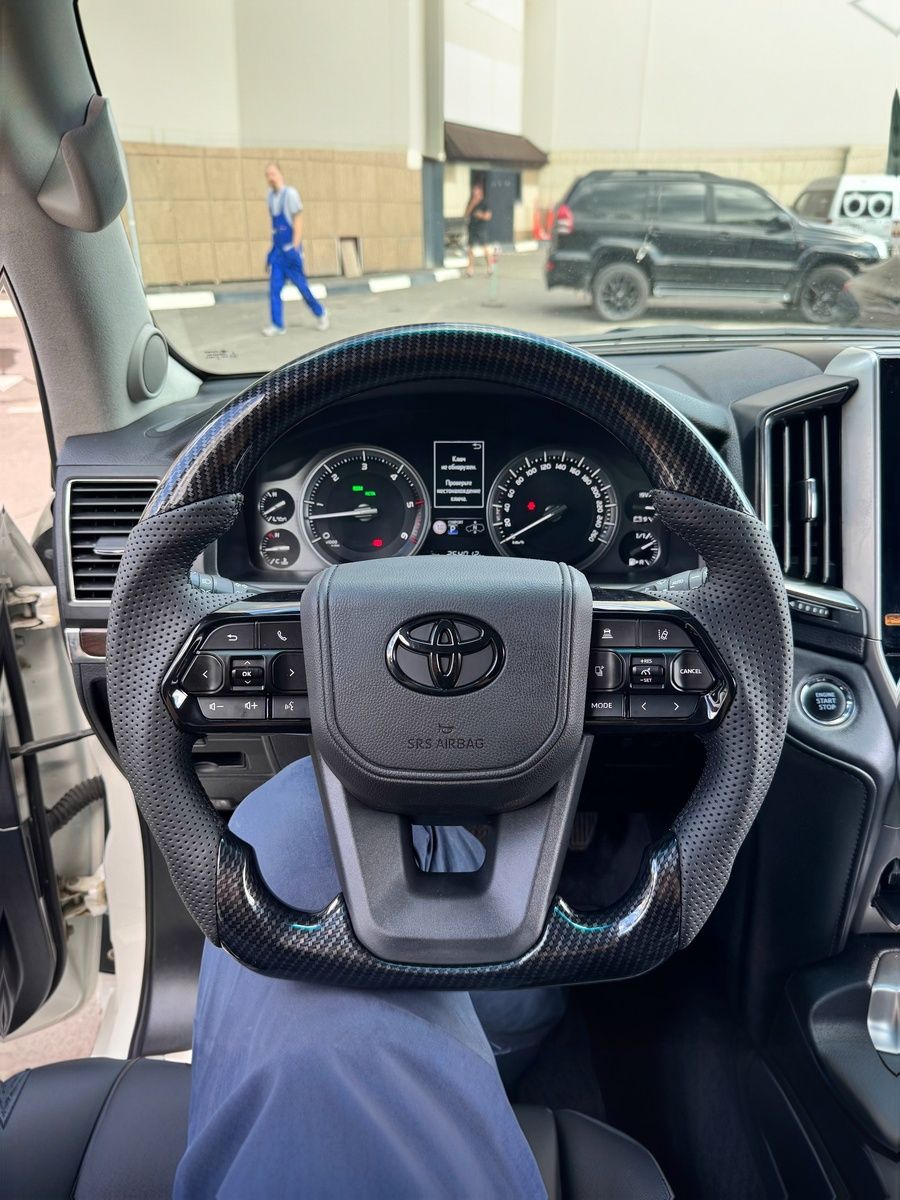 Руль анатомический Land Cruiser, Prado в стиле LC 300 кожа, ламинация под карбон, без подогрева