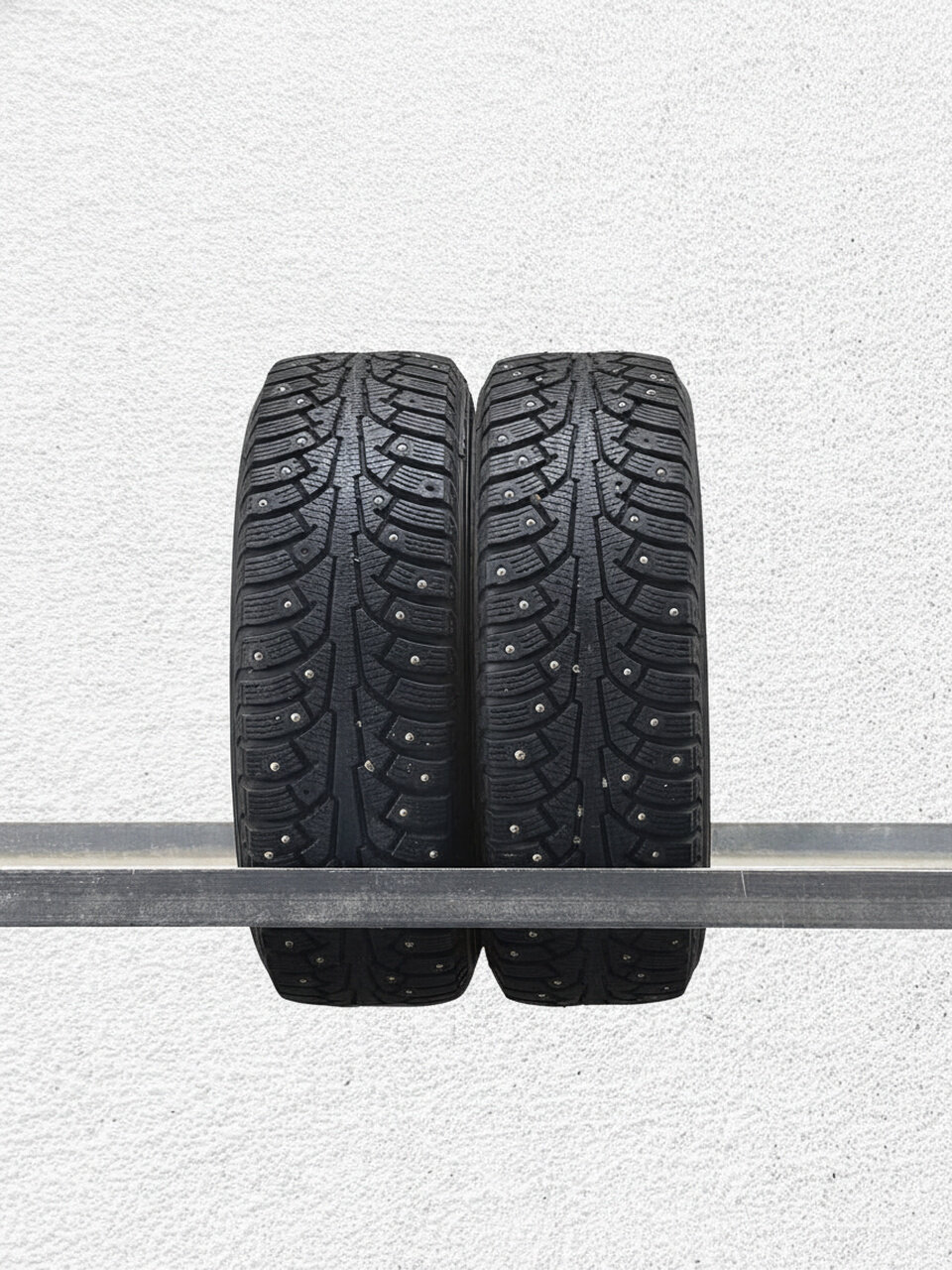 Зимние шины шипованные Nokian Tyres Nordman 5 175/65 R14 35% износ TSB056165