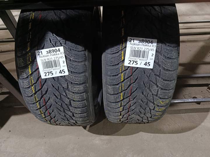 Комплект (2 шт) зимних БУ шин шипованные Nokian Tyres Hakkapeliitta R3 SUV 275/45 R21 45% износ