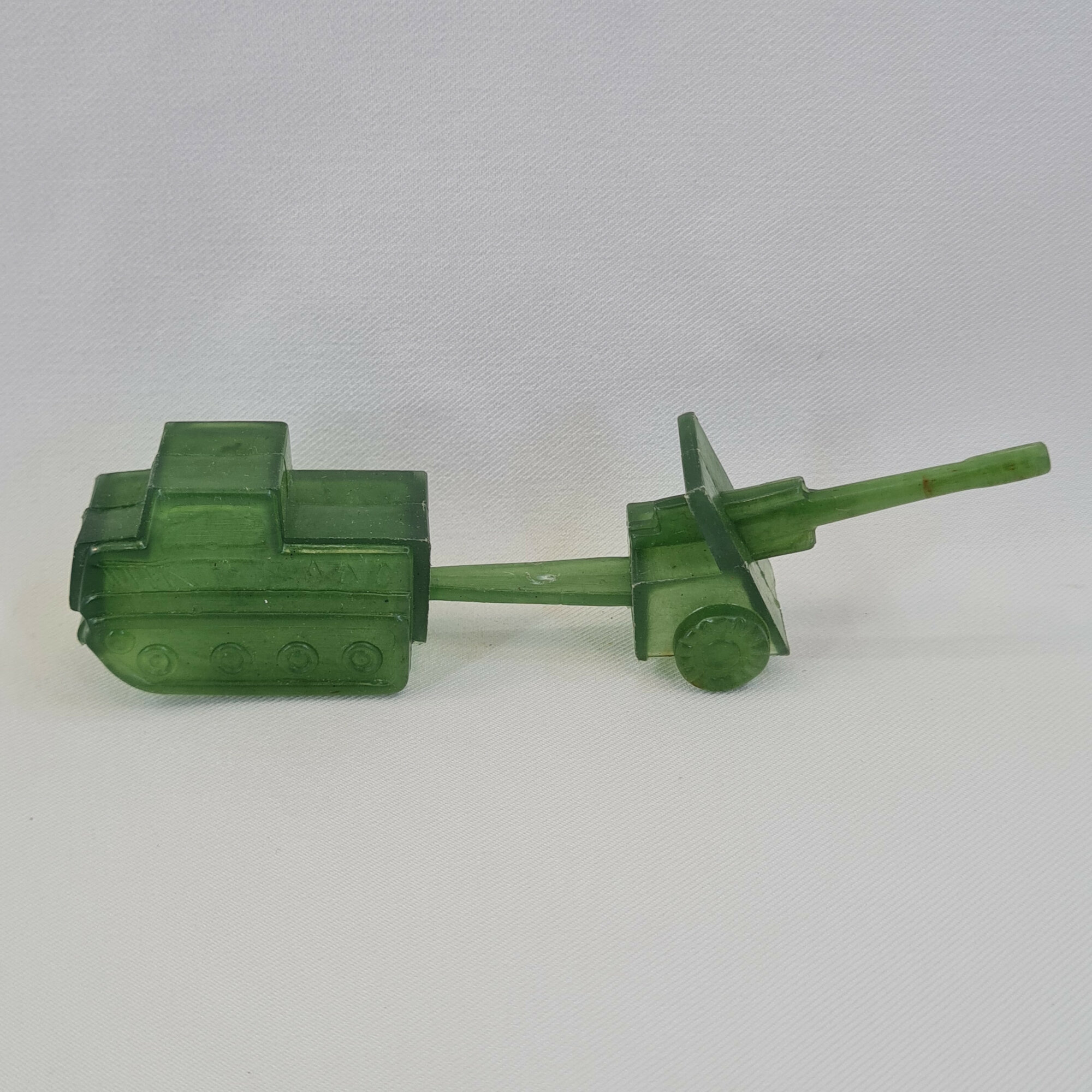 Военная игрушка, винтаж СССР. Пластиковый танк с прицепной пушкой для сюжетных игр