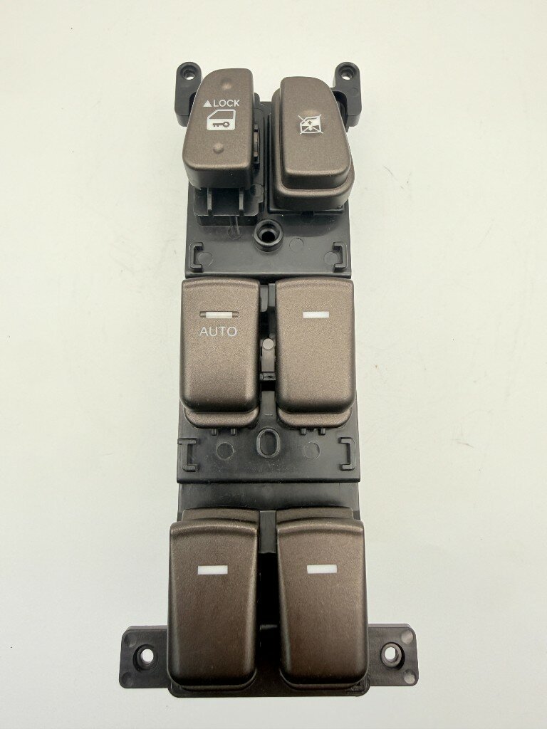 Кнопки стеклоподъемника 935703K600 Hyundai Sonata 5 NF Transform 2008-2010