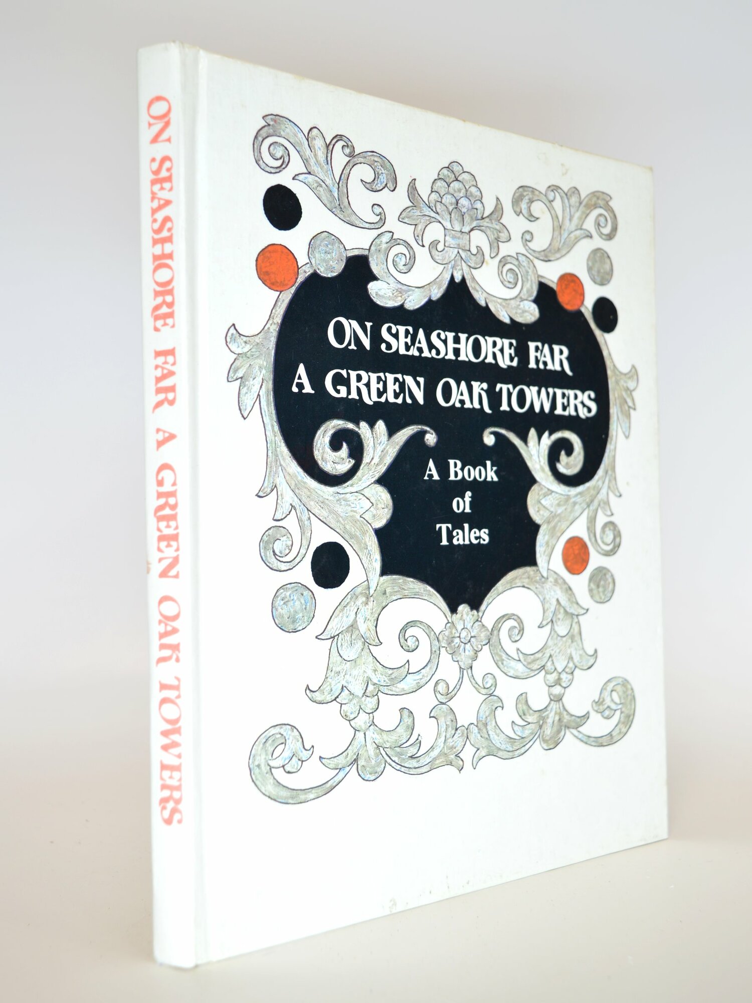 On seashore far a green oak towers. А book of tales. Сборник. Букинистическая книга в отличном состоянии.
