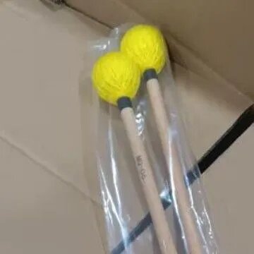 Пара жёлтых молоточков для маримбы с кленовой ручкой и войлочной обмоткой