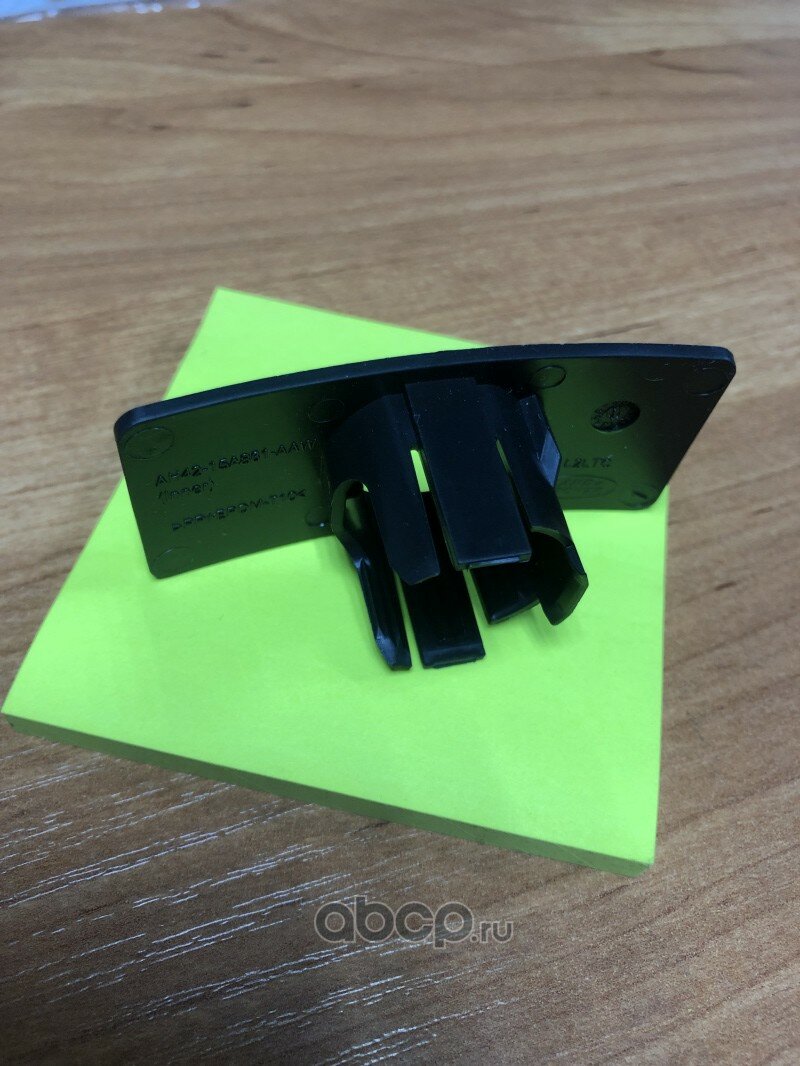 Кронштейн датчика парковки центр. Land Rover LR015238