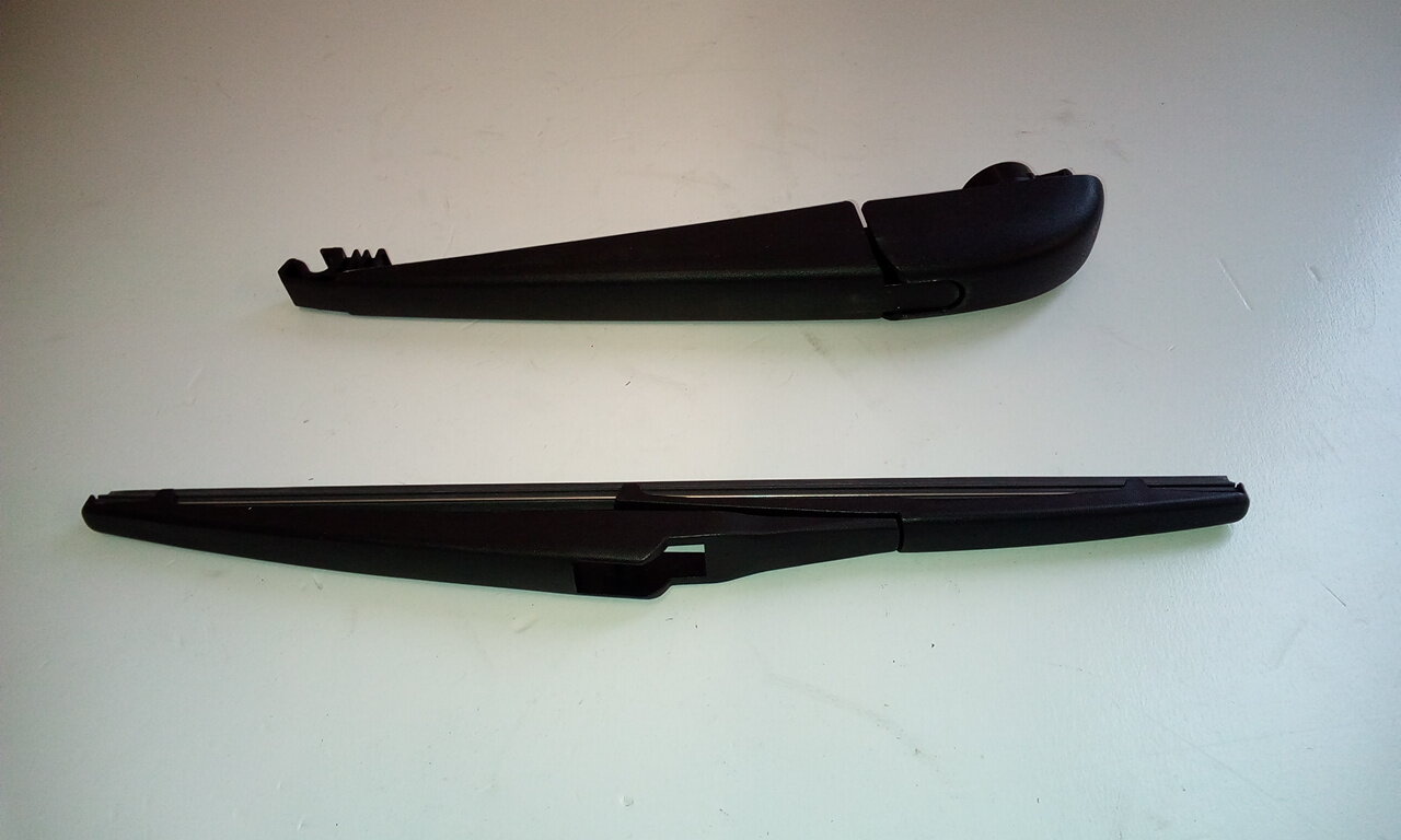 Рычаг стеклоочистителя (поводок) с дворником зад rav 4 06-12 land cruiser 07-15 AEM AEM200204