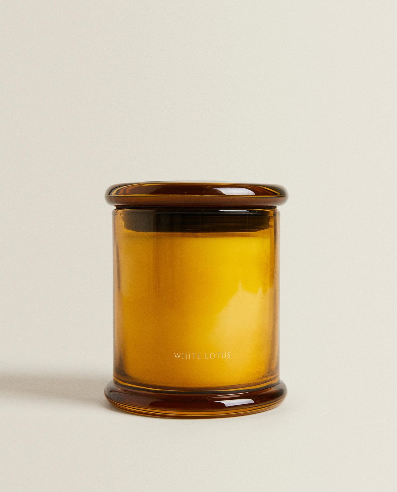 Свеча ароматическая Zara Home White Lotus, 350 г, красный интенсивный 4402/705/601-99