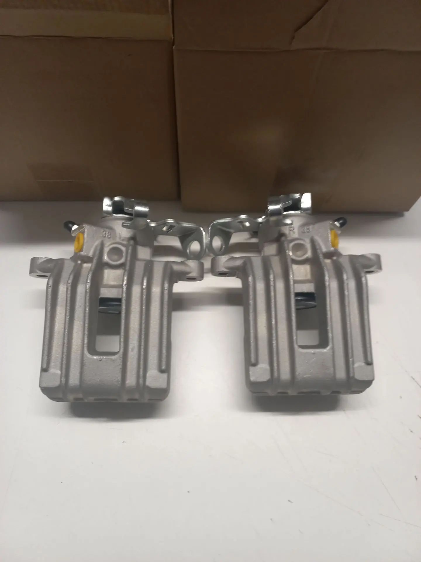 Суппорт задний комплект (2шт) без скобы L, R, Volkswagen Polo / Skoda Rapid 6R0615423--6R0615424