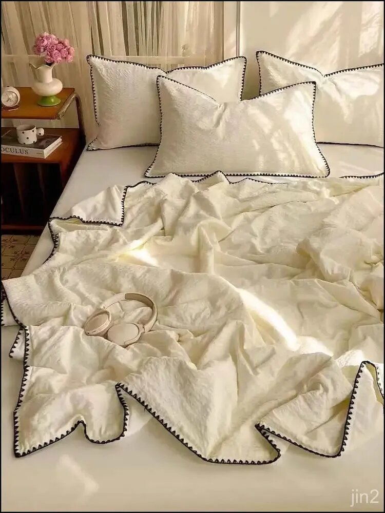 Mency Комплект постельного белья Евро креп-жатка 200x220 см, наволочки 50x70, простыня 230x250 см, цветкремовый