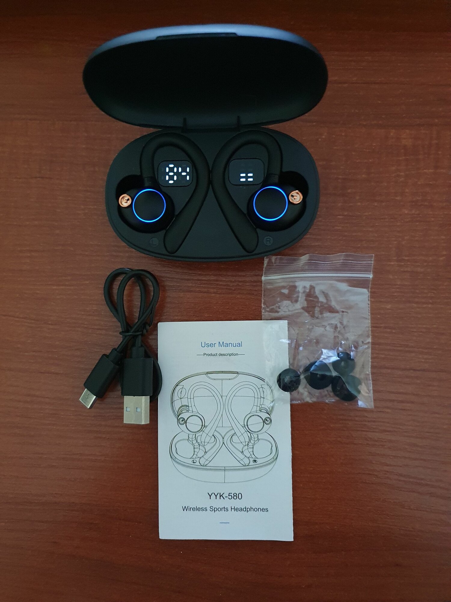 Спортивные беспроводные наушники с микрофоном YYK-580, Bluetooth 5.4+EDR, в зарядном кейсе с цифровым дисплеем, черные.
