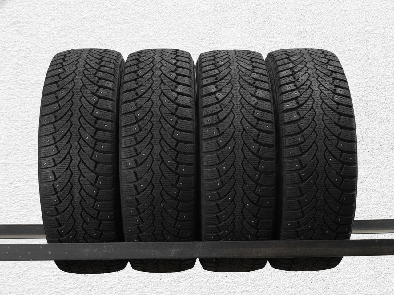 Зимние шины шипованные Formula Ice 215/65 R16 10% износ TSB056038