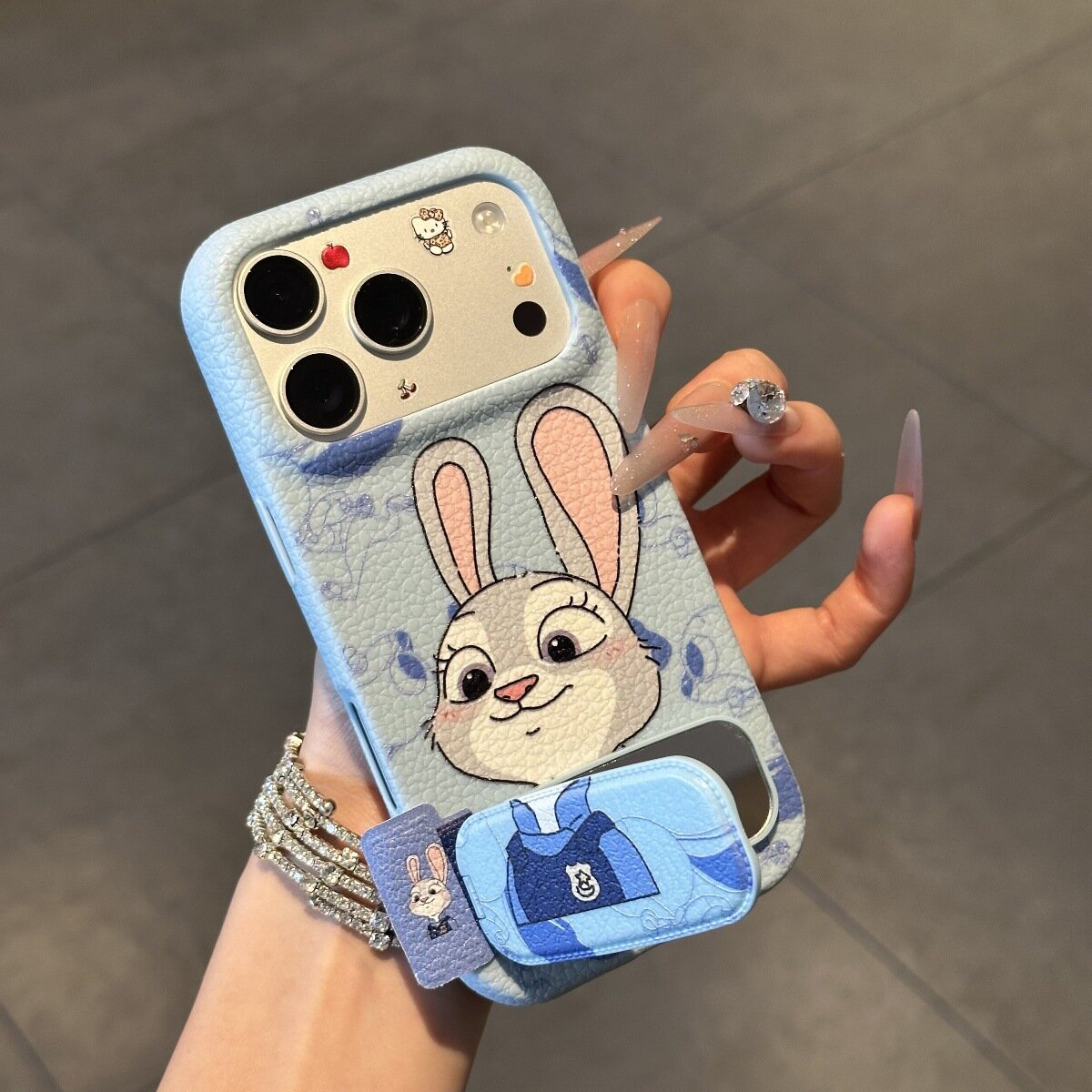 Синий Кролик Джуди Чехол для iPhone 17 Pro Кожаная Подставка с Зеркалом Мультяшный