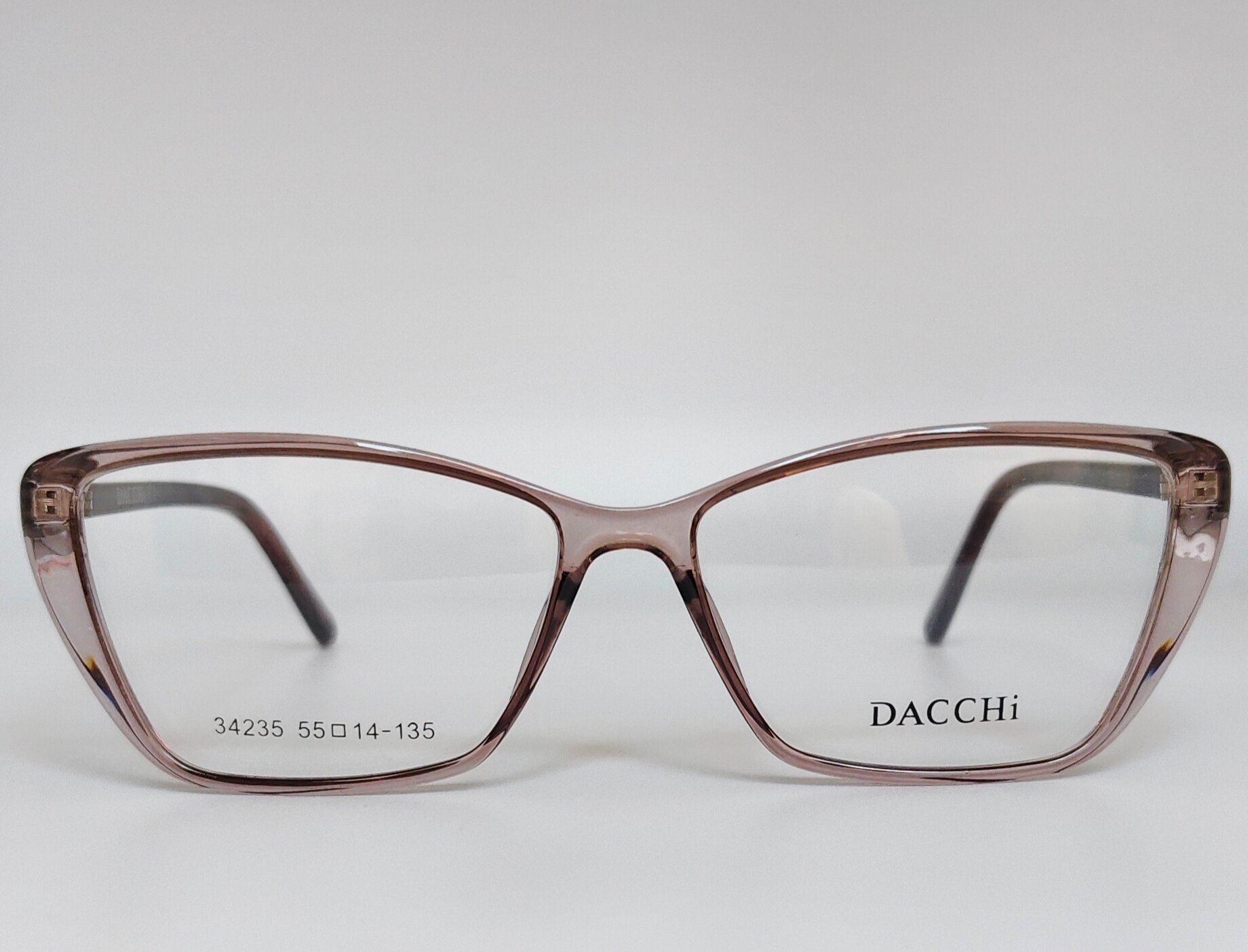 Оправа для очков Dacchi, в нежно прозрачно-коричневом цвете. Прямоугольной формы. Супер лёгкие, подходят к любому типа лица. Салфетка в комплекте. — фото 1