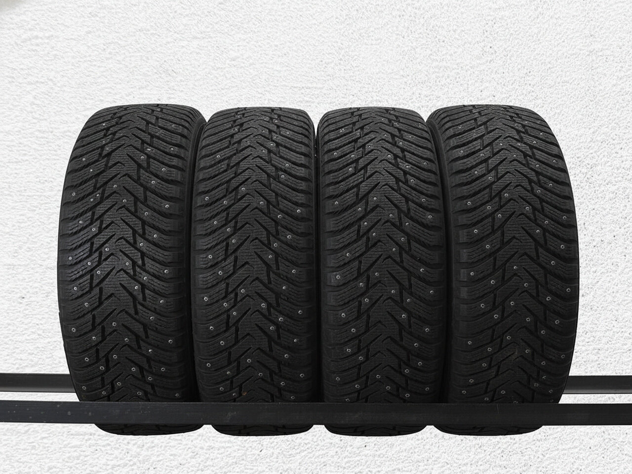 Зимние шины шипованные Nokian Tyres Hakkapeliitta 8 SUV 265/65 R17 10% износ TSB056025