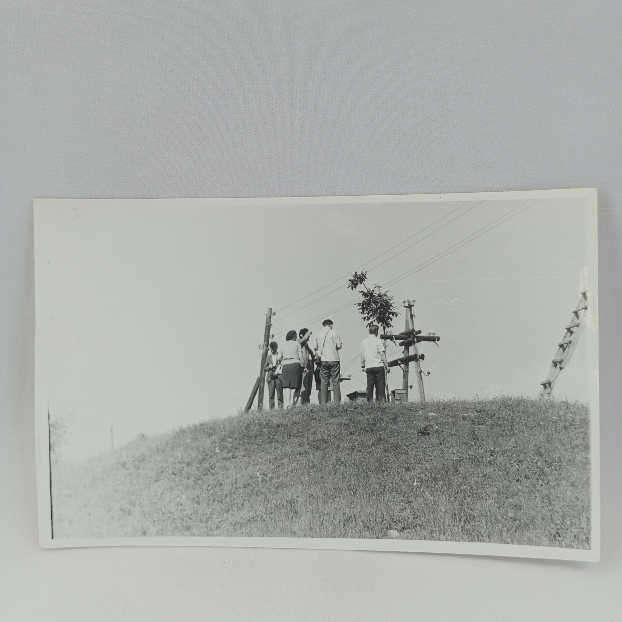 Фотография винтажная, СССР. Черно белый снимок с электромонтерами, бумага