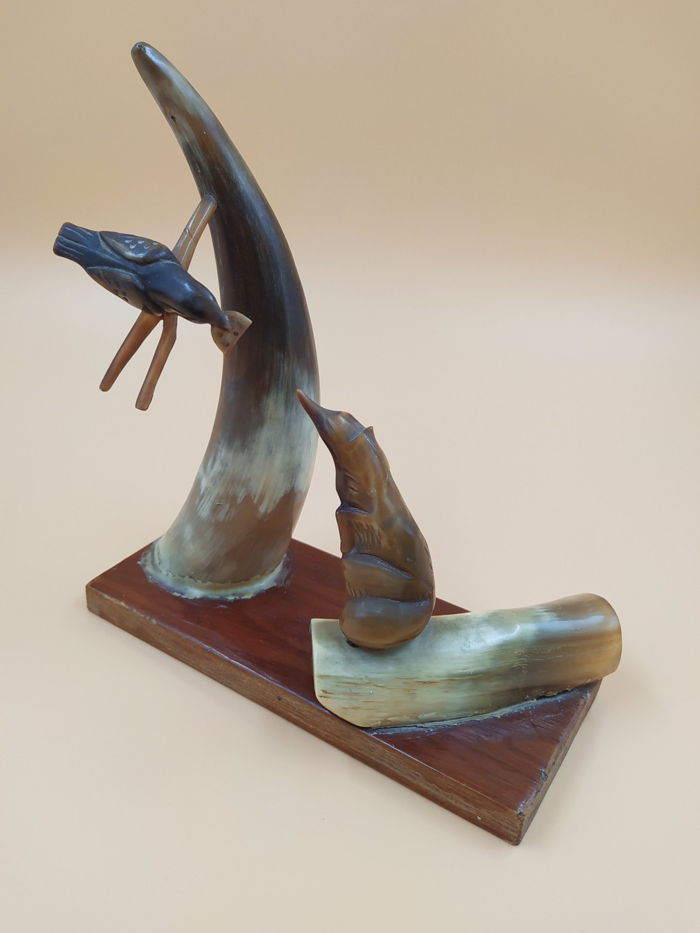 Композиция "Ворона и лисица", дерево, рог, СССР, 1960-1990 гг.