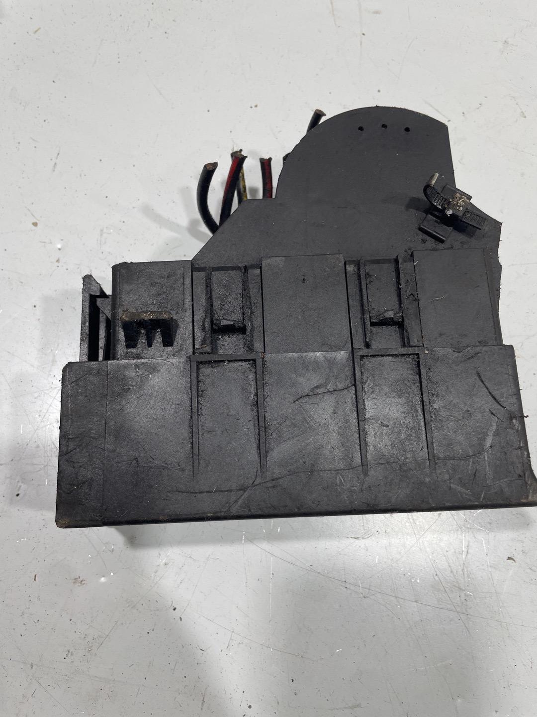 Блок реле и предохранителей Opel Astra G (1998 - 2009) 90589541