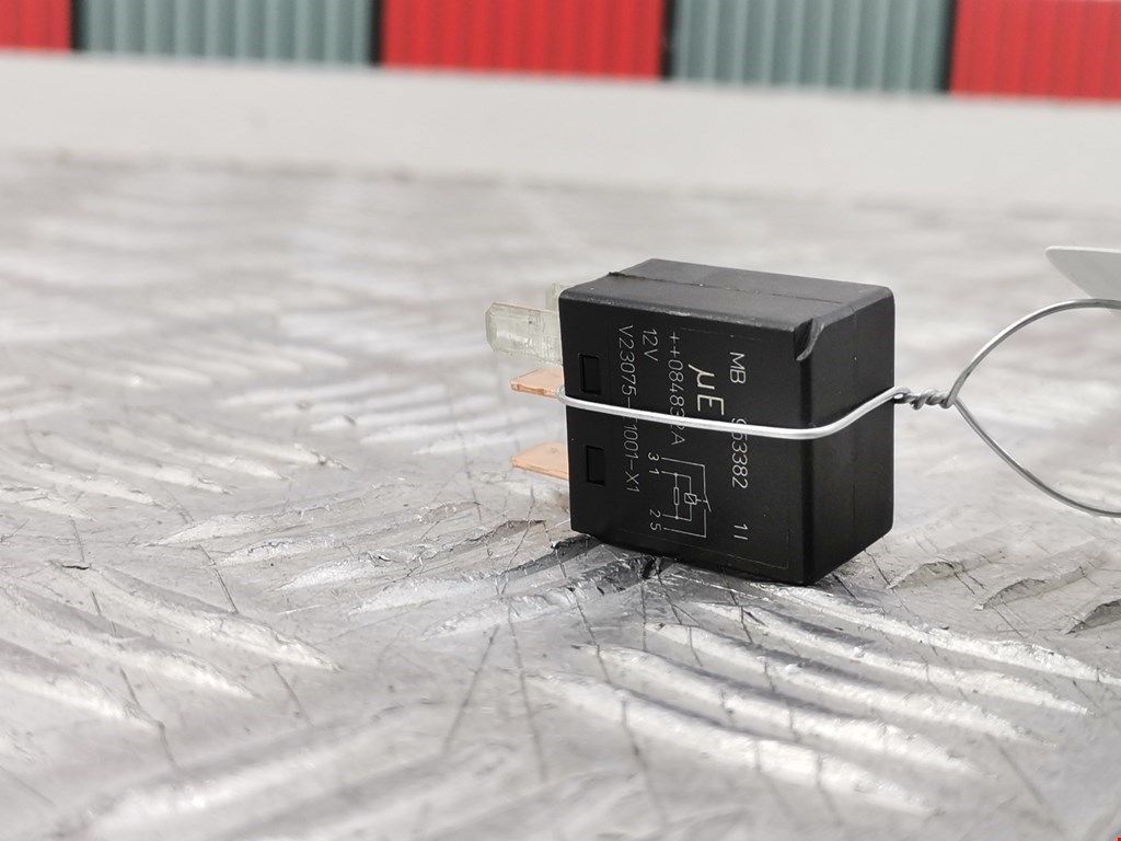 Реле / 2088815 V23075E1001X1 MB953382 для Mitsubishi Colt 6 (с пробегом)