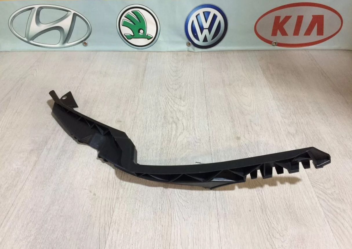 Кронштейн переднего бампера правый Шкода Октавия А5 Skoda