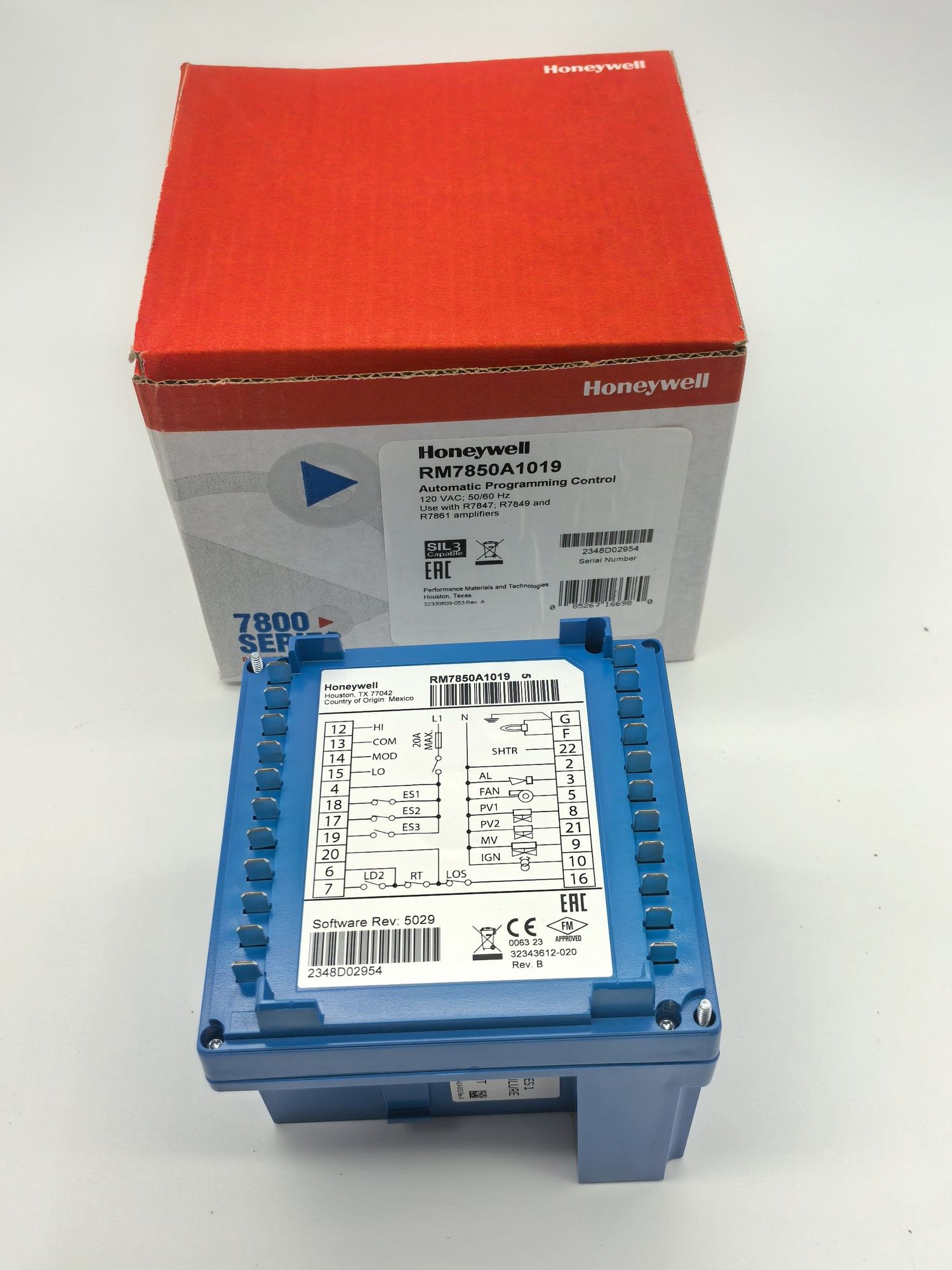 Релейный модуль управления горелкой Honeywell RM7850A1019 для систем с полной модуляцией