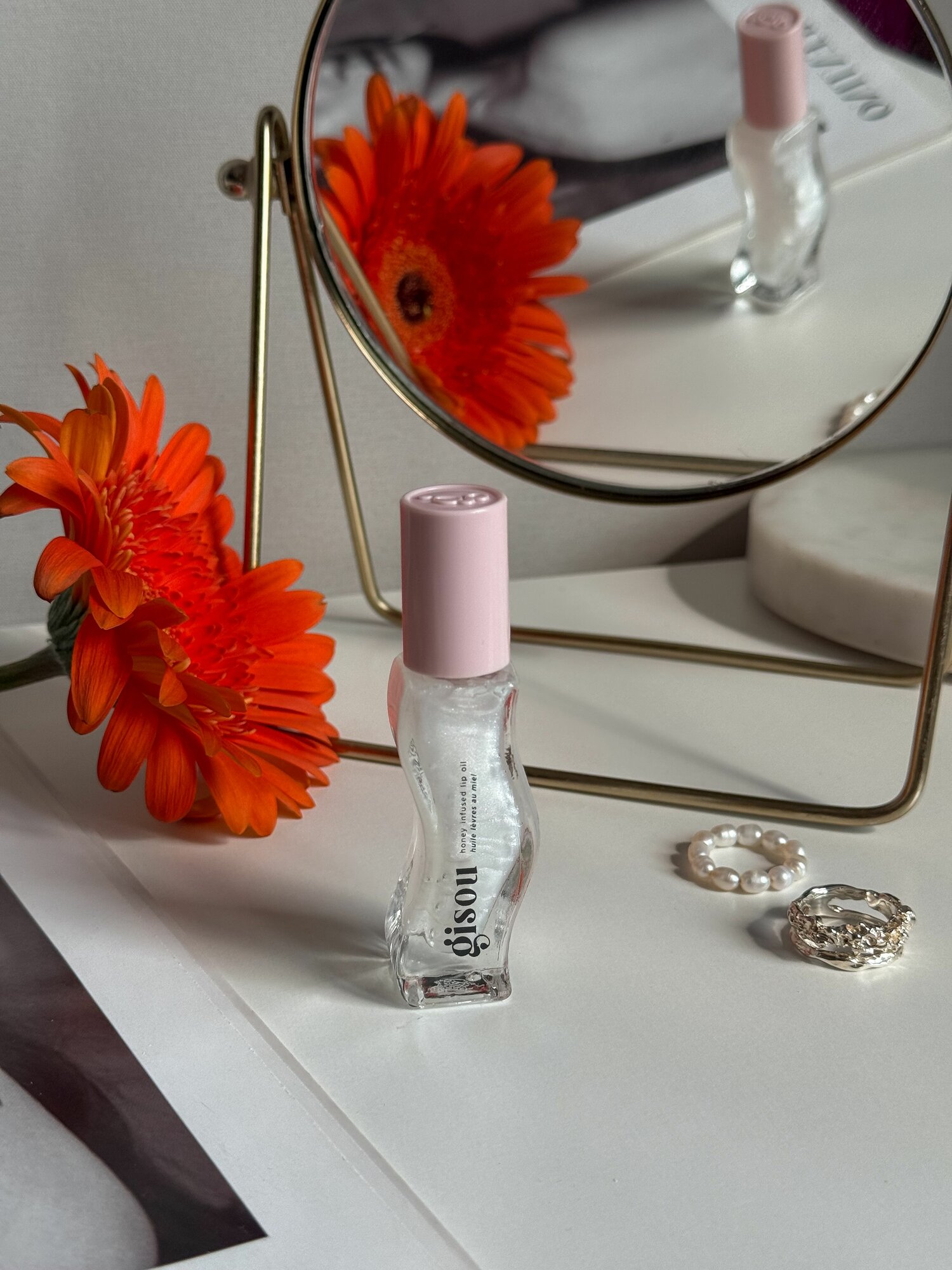 GISOU Масло для губ кокос Lip Oil Honey Infused COCONUT FROST