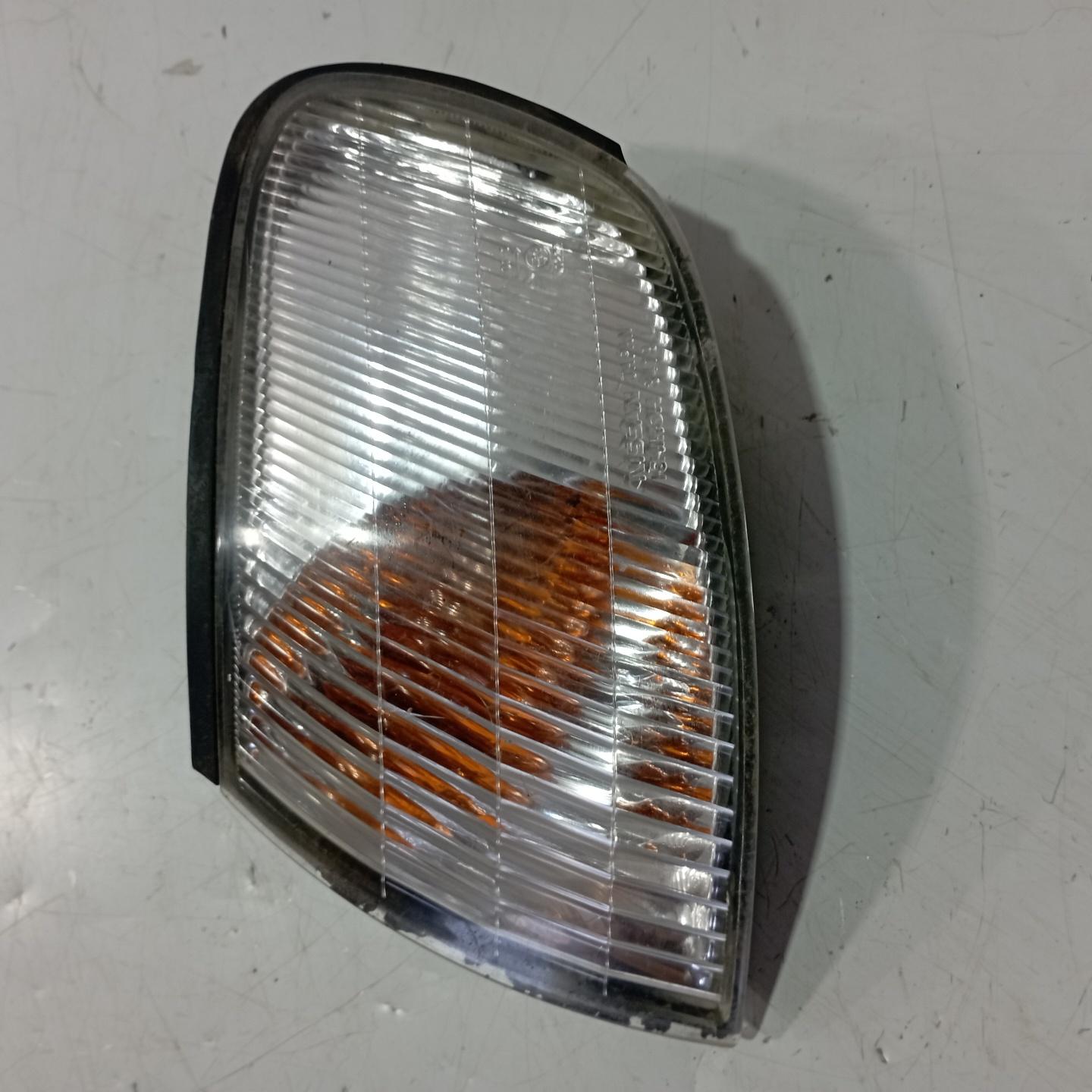 Указатель поворота правый Audi 80 B4 (1991 - 1996) 8A0953050A