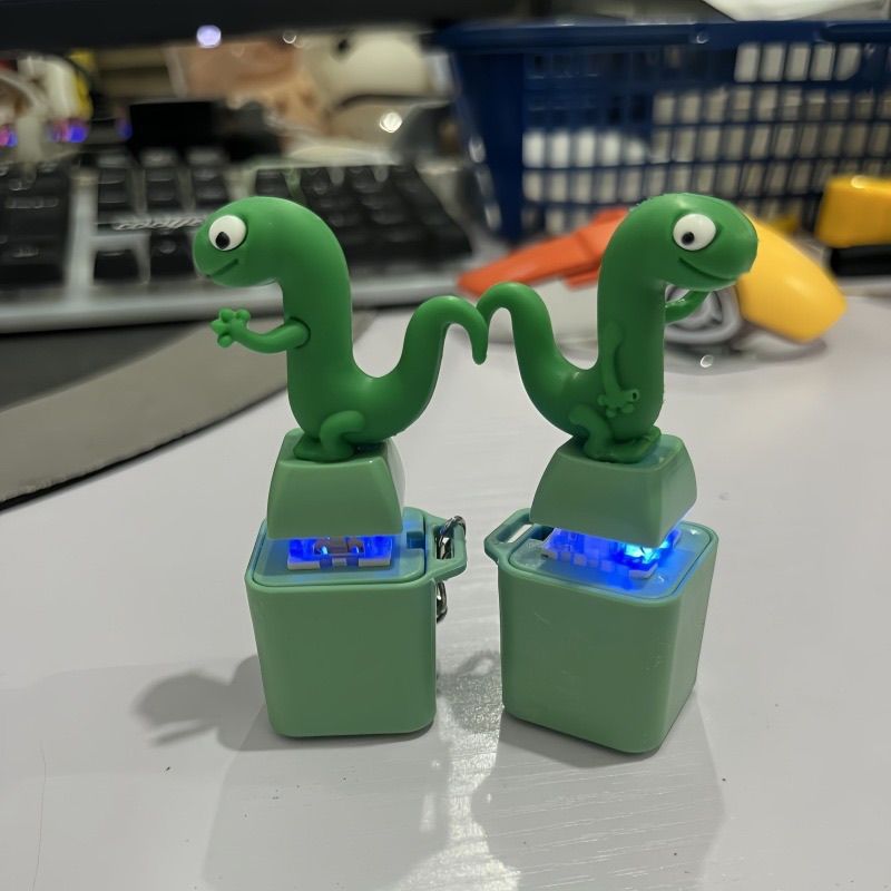 Игрушка-пищалка Ящерица с LED-подсветкой и звуком, брелок на батарейке с шипением, смешной подарок