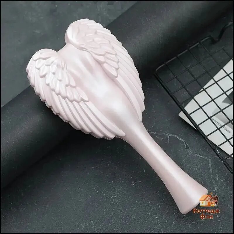 Премиумформа расчески Angel Wings, привлекающая уникальным дизайном и практичностью, была создана для волос.