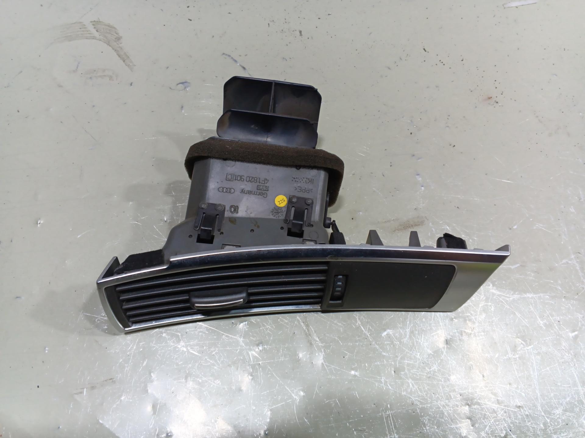 Дефлектор обдува салона передний левый Audi A6 C6 (2004 - 2008) 4F1820902B