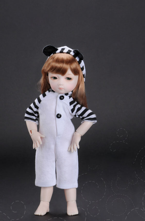 Костюм Dollmore Panda Cosmo Set White (Панда белый для кукол Доллмор 26 см)