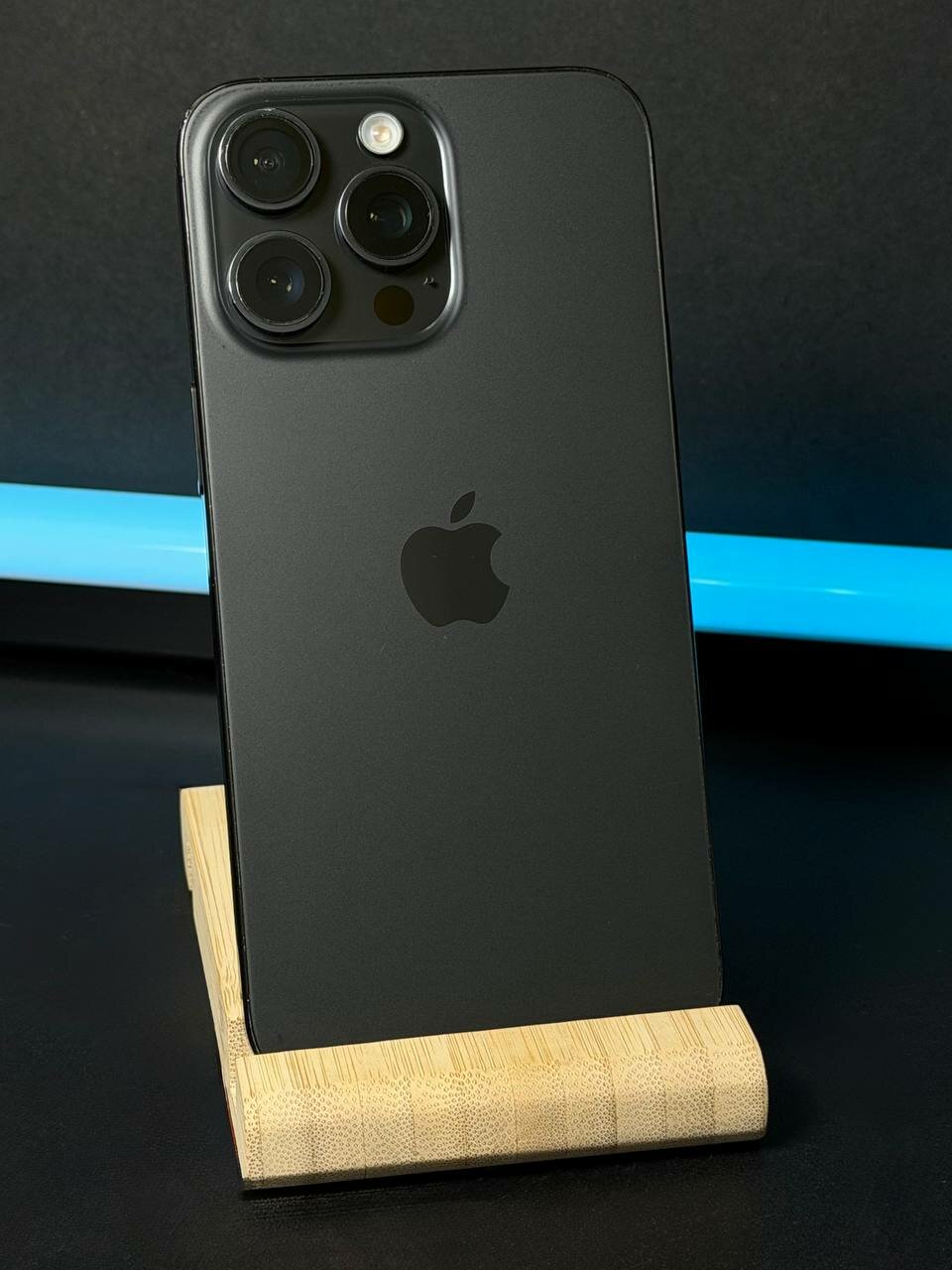 Смартфон Apple iPhone 15 Pro Max, 256 ГБ, nano-SIM + eSIM, черный титан