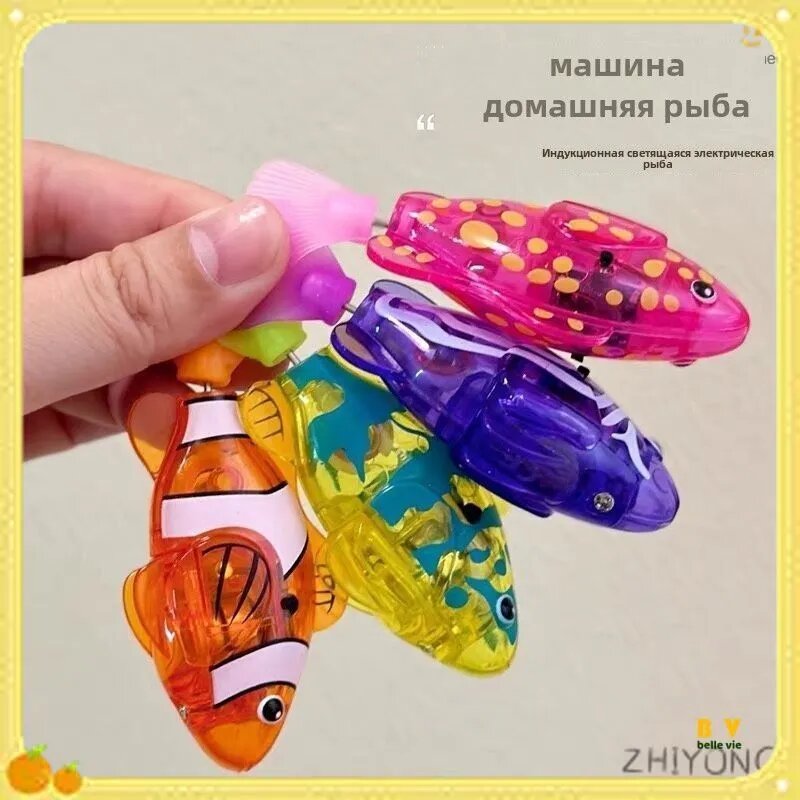 Маленькая рыбка случайного цвета