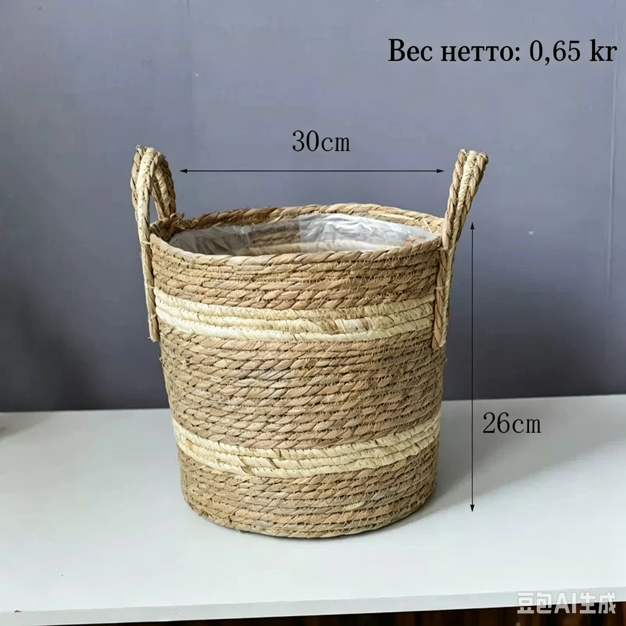 Очень большая плетёная корзина из соломы, подходит для хранения различных фруктов и для украшения комнатных растений.