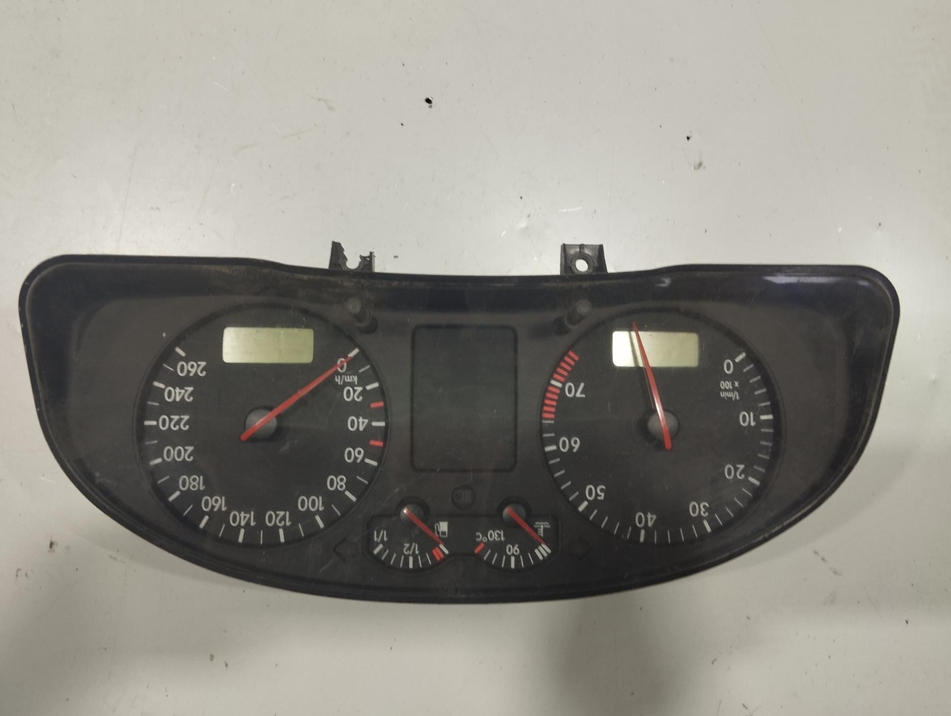 Панель приборов (щиток) Volkswagen Passat B5 (1996 - 2001) 09051940090