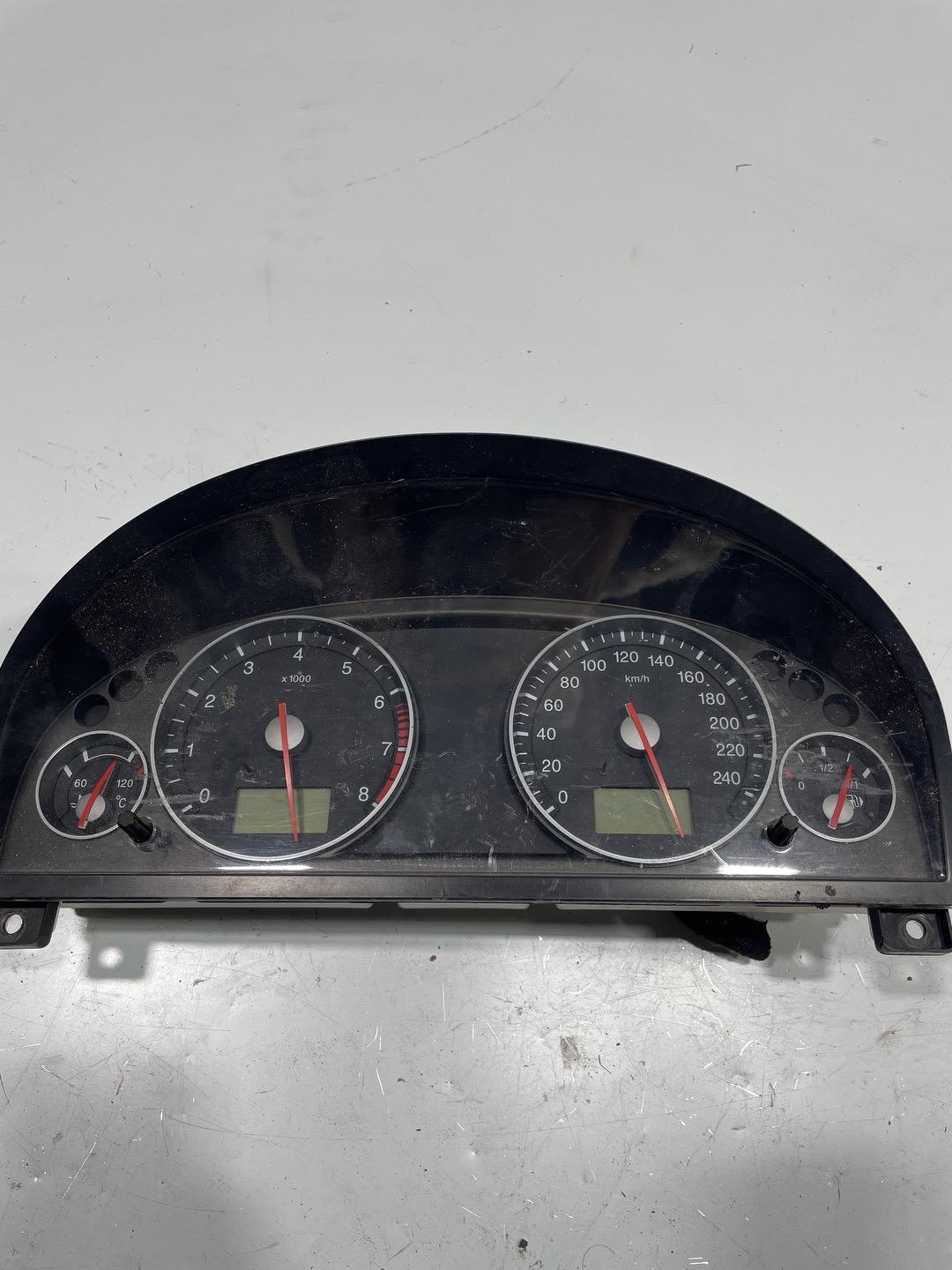 Панель приборов (щиток) Ford Mondeo 3 (2000 - 2003) 3S7F10841