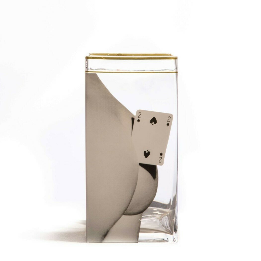 Ваза Seletti (Италия) "Two of Spades" серия Toiletpaper, 30х15 см квадратное основание