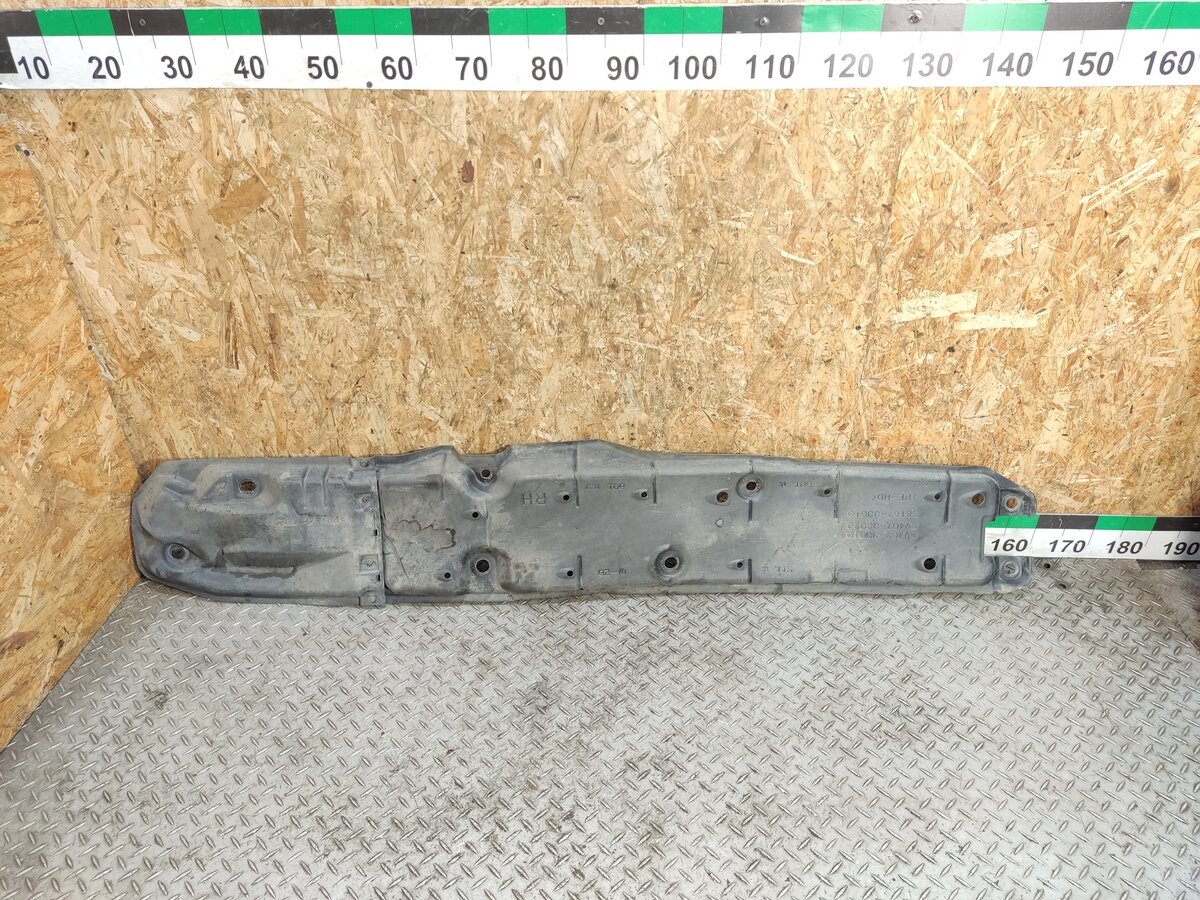 Защита антигравийная правая TOYOTA Camry v50 5940733010