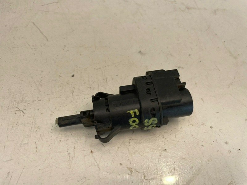 Концевик педали тормоза Ford Focus 2006 4832217 CB4 ASDB 1.4L DURATEC 16V PFI (75PS) - SIGMA (с пробегом)