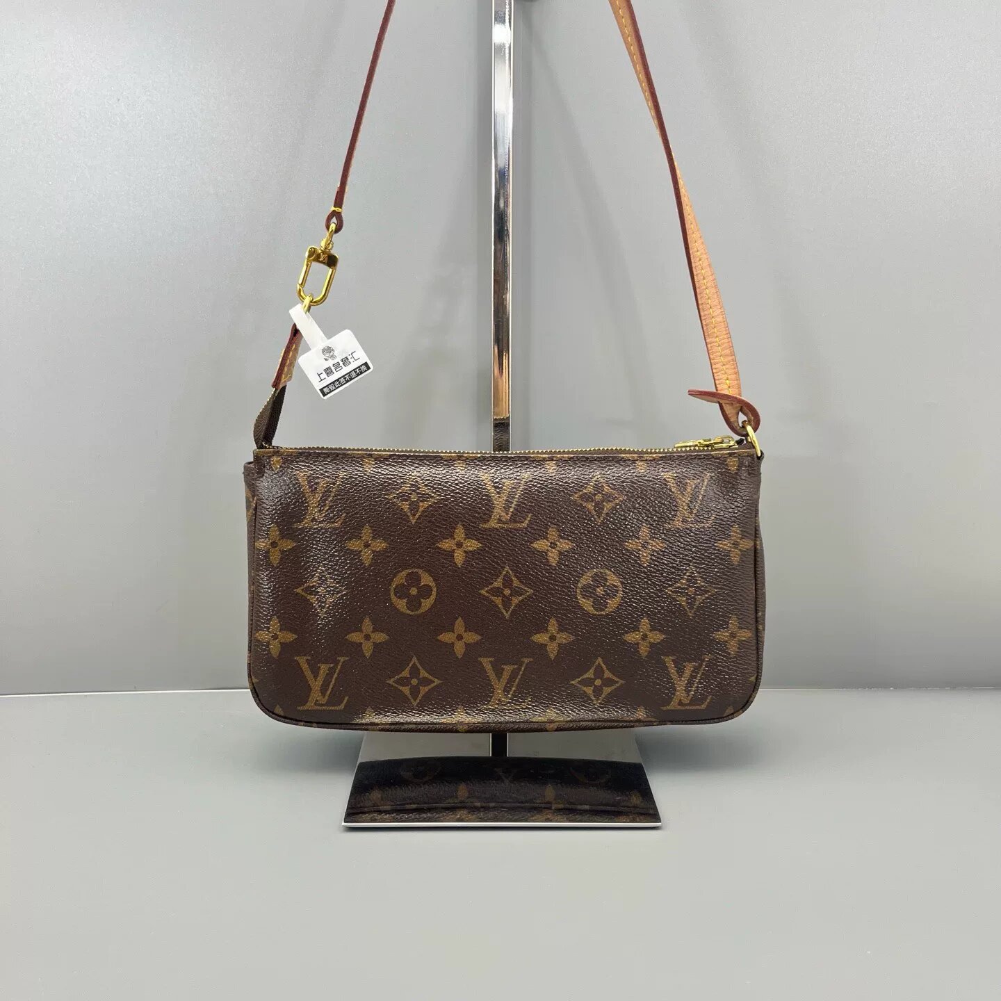 Сумка багет Louis Vuitton Pochette, фактура зернистая, коричневый — фото 1