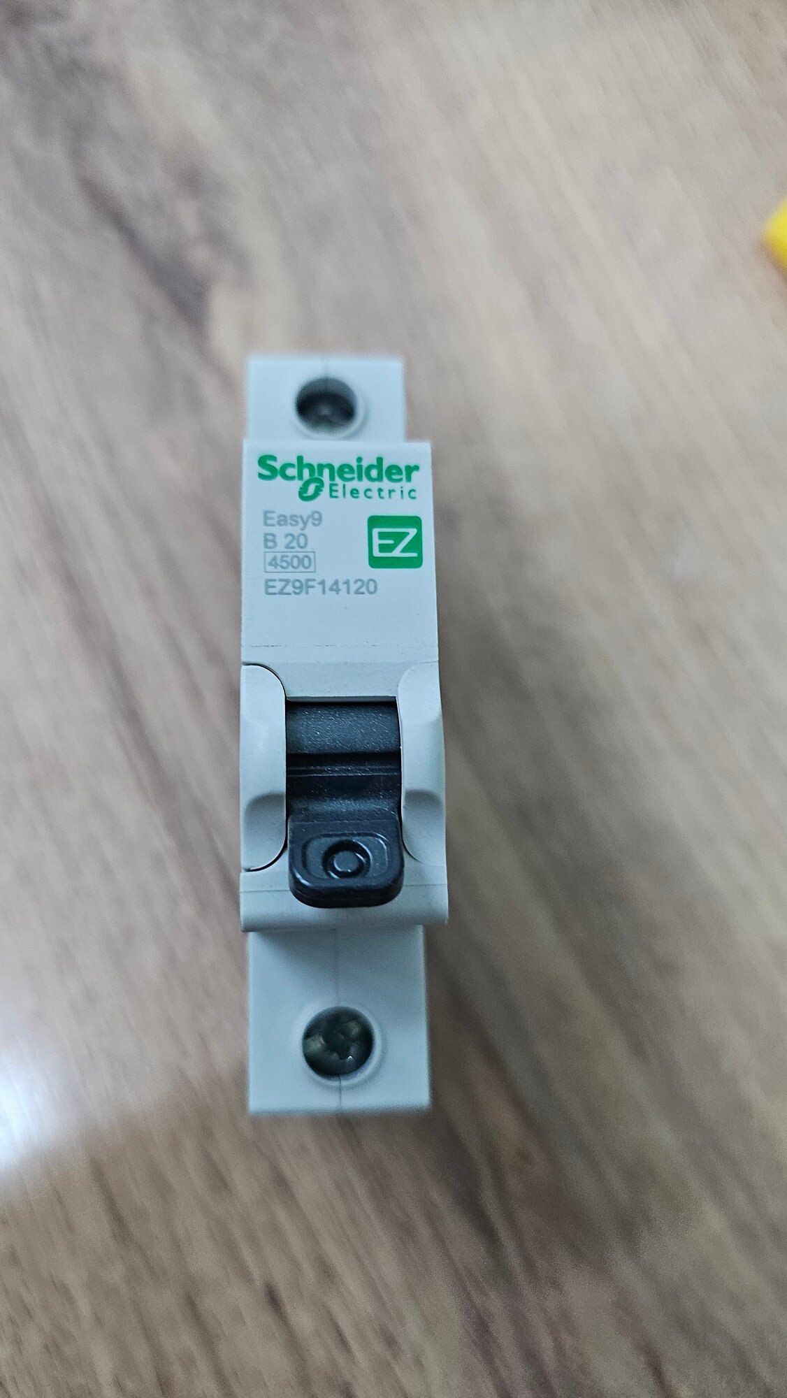 Автоматический выключатель Easy9 MCB 1Р 20А 4,5 кА х-ка B Schneider Electric