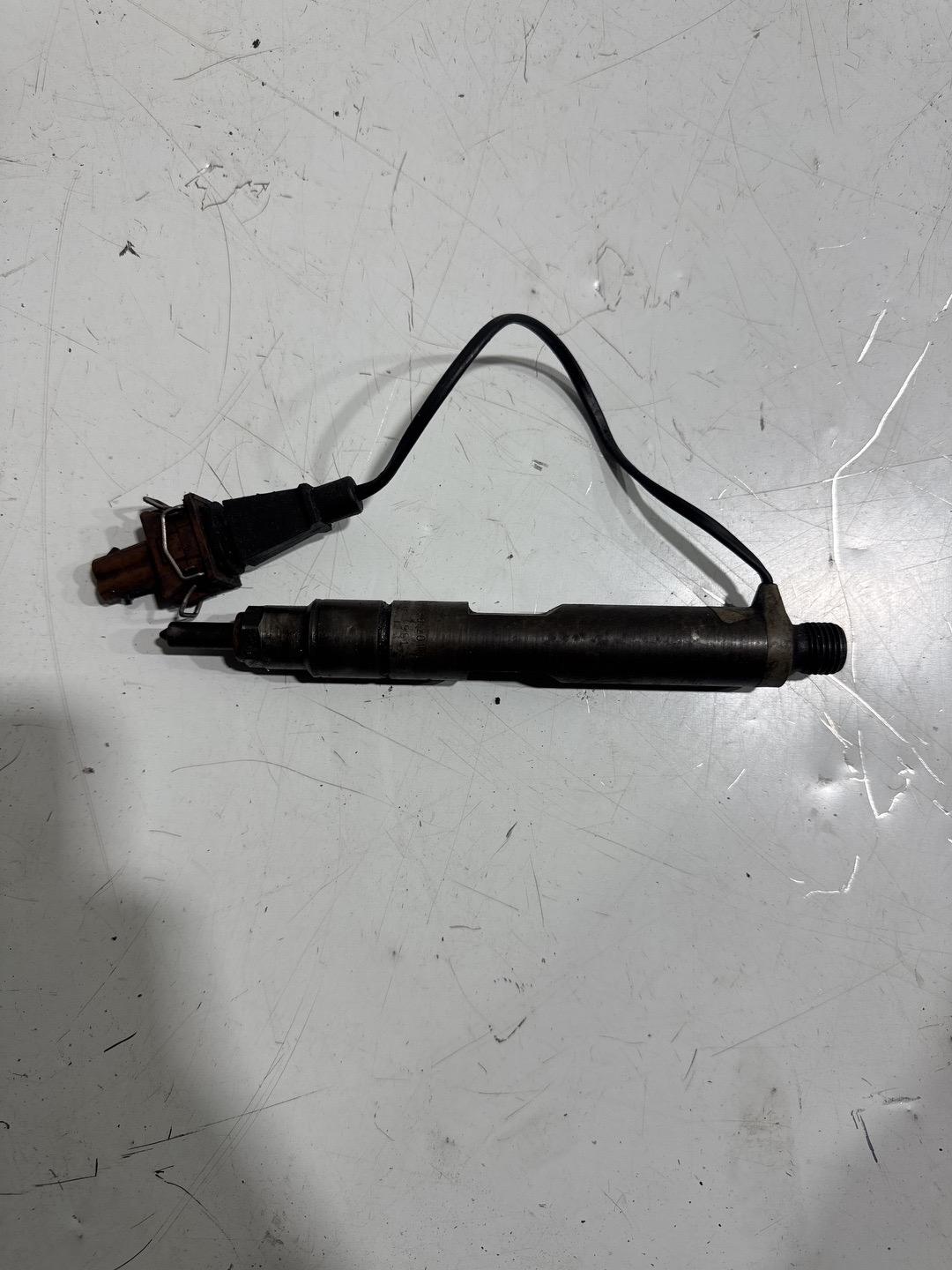 Форсунка топливная Audi A4 B5 (1994 - 1999) 028130201S