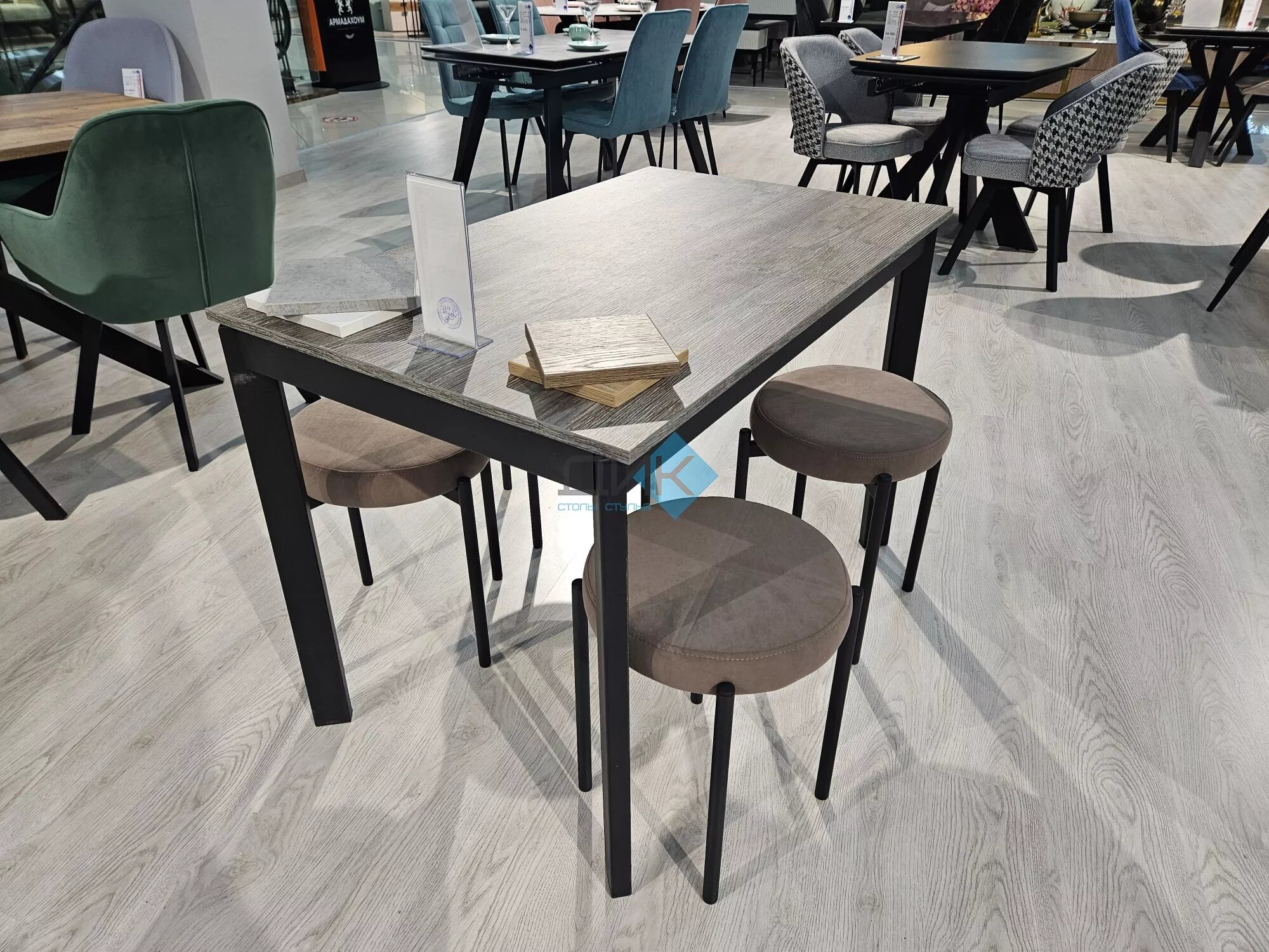 Табурет M DikLine, B5 LATTE, ножки черные