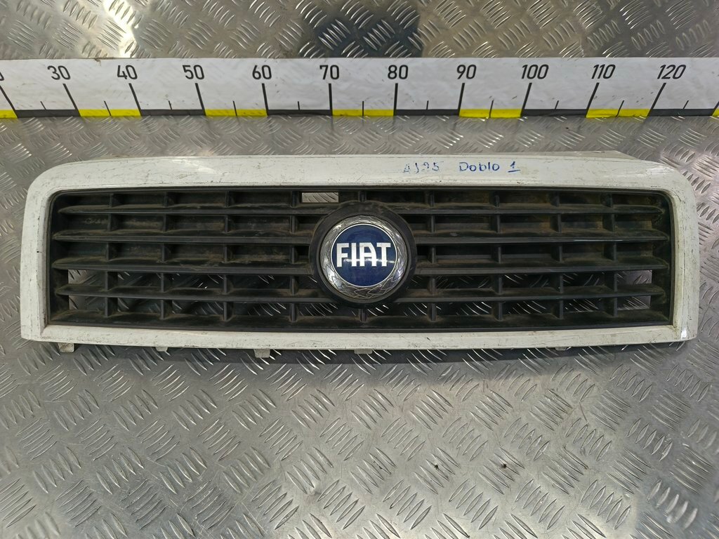 Решетка радиатора Б/У для Fiat Doblo II (2009—2015) 735482022