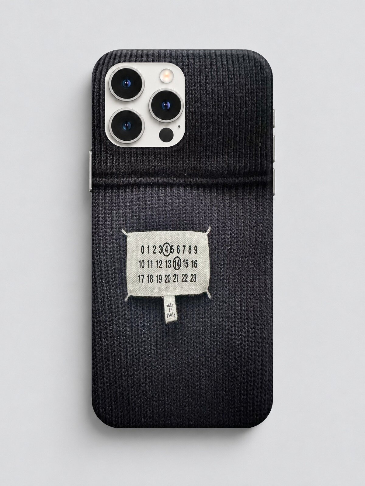 Прозрачный чехол на iPhone 15 Pro календарь