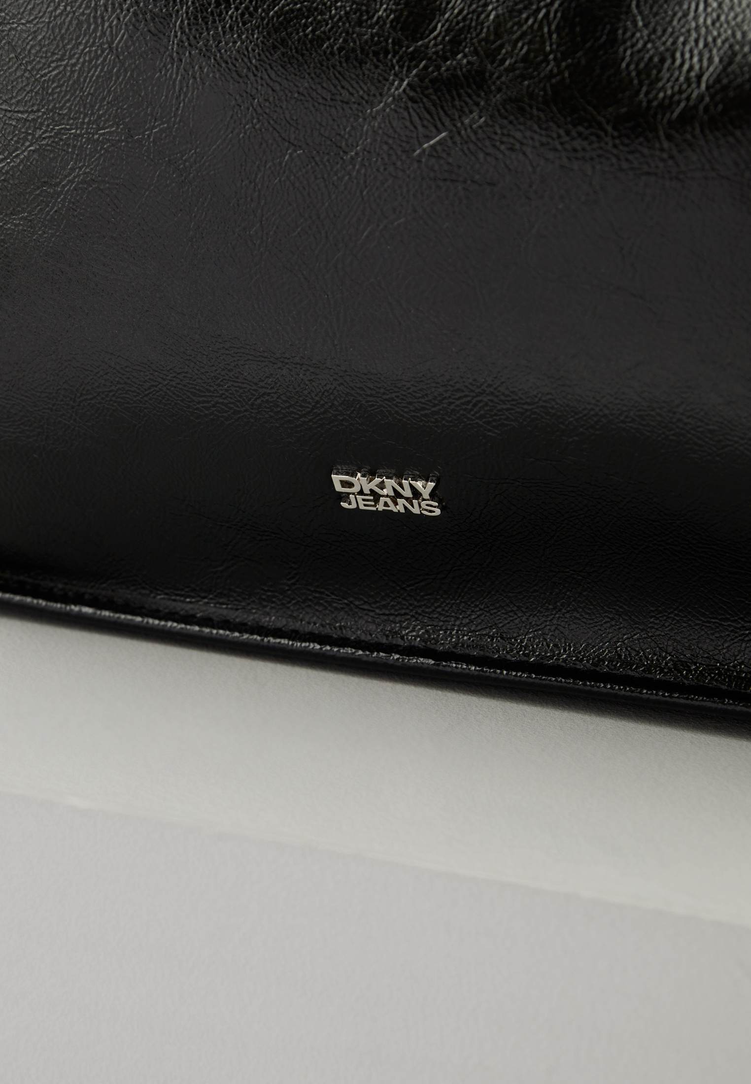 Сумка тоут DKNY MARI, фактура рельефная, черный — фото 1
