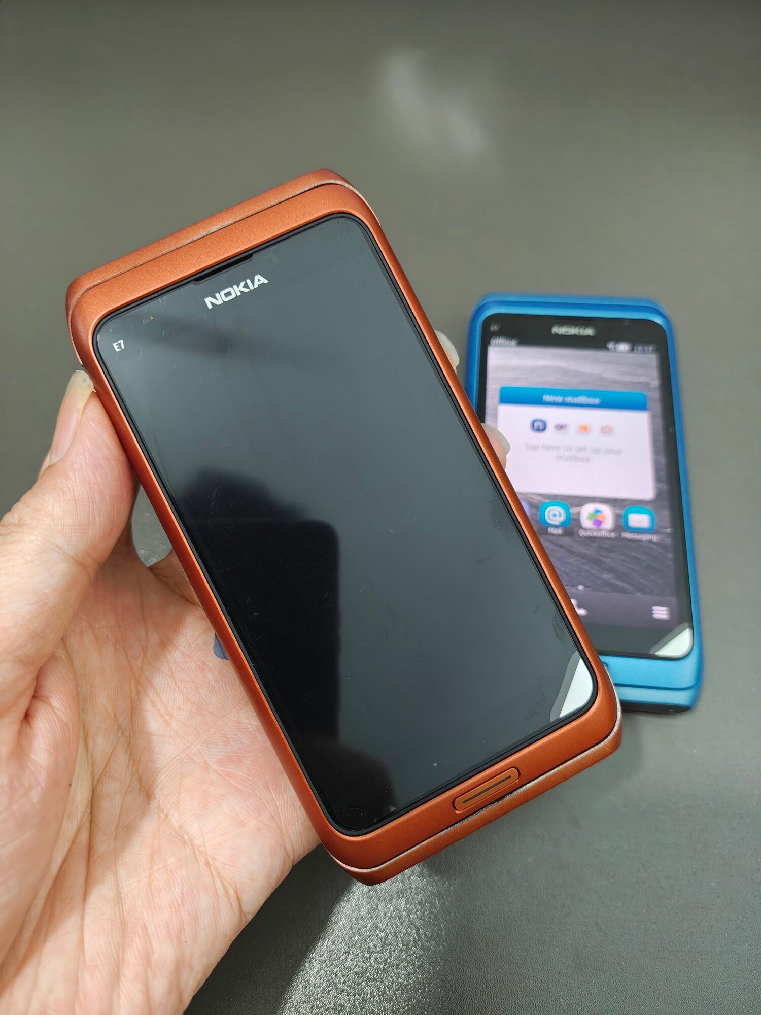 Nokia Мобильный телефон E7-00, оранжевый