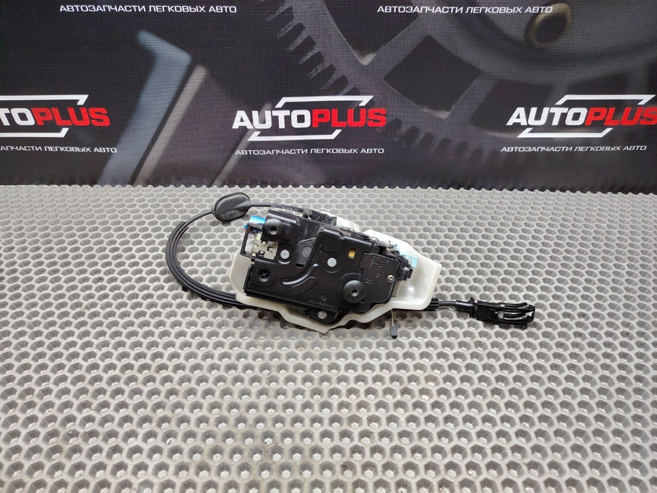 Замок боковой двери Правый Задний Volkswagen Golf Plus 2011 (1.2 CBZB) Б/У с пробегом Арт. 7L0839016H