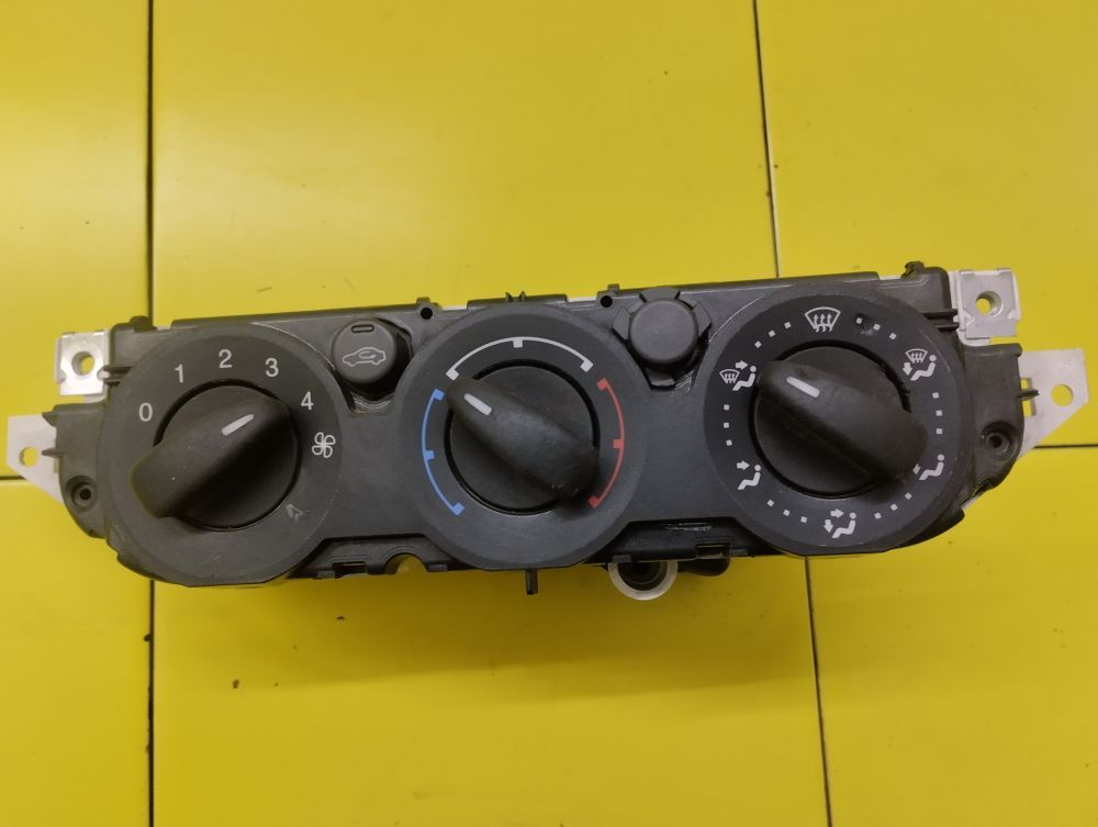 Блок управления климат-контролем Ford Focus CB4 Б/У с пробегом