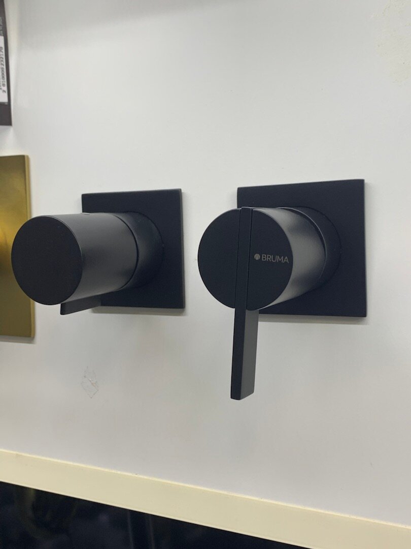 Смеситель для душа встроенный на 3 положения BRUMA BREEZE 168 142 1NS черный