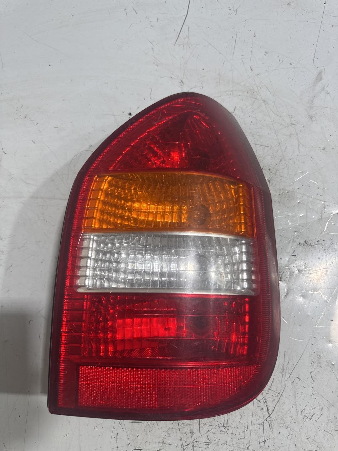 Фонарь задний правый Opel Zafira A (1999 - 2003) 9117445